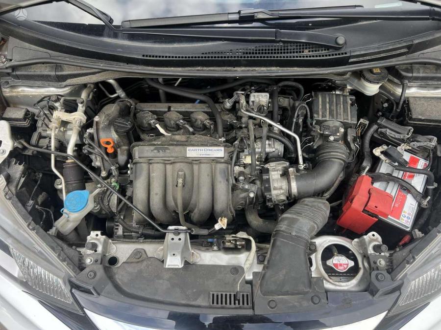 Grey Honda Jazz 2017 in Raseiniai, with an engine capacity of 1.32 L and mileage of 17 thousand km for 6999 €, photo 12 on AUTOMOTO.COM.LV