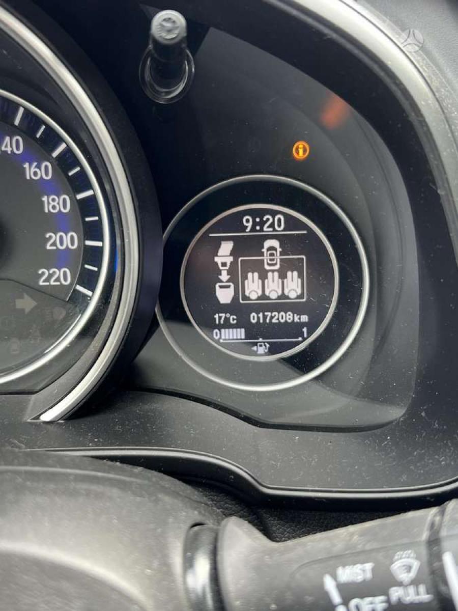 Grey Honda Jazz 2017 in Raseiniai, with an engine capacity of 1.32 L and mileage of 17 thousand km for 6999 €, photo 15 on AUTOMOTO.COM.LV