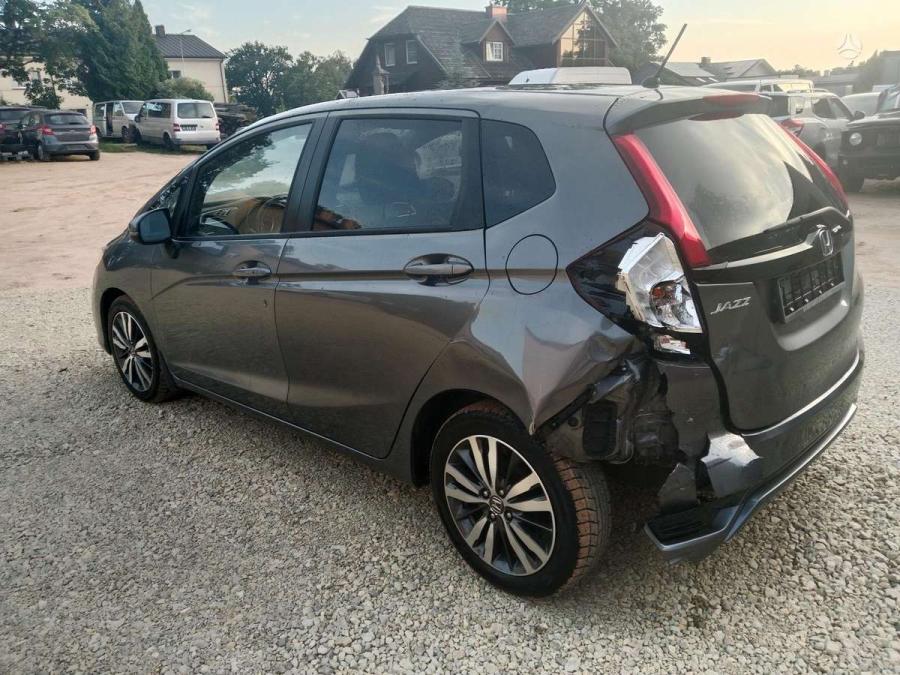 Pelēks Honda Jazz 2018 Plungė, ar dzinēja tilpumu 1.32 L un nobraukumu 28 tūkst. km par 6500 €, foto 13 vietnē AUTOMOTO.COM.LV