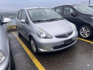 Pelēks Honda Jazz 2005 Viļņa, ar dzinēja tilpumu 1.40 L un nobraukumu 150 tūkst. km par 2950 €, foto  vietnē AUTOMOTO.COM.LV