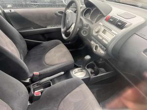 Pelēks Honda Jazz 2005 Viļņa, ar dzinēja tilpumu 1.40 L un nobraukumu 150 tūkst. km par 2950 €, foto 7 vietnē AUTOMOTO.COM.LV