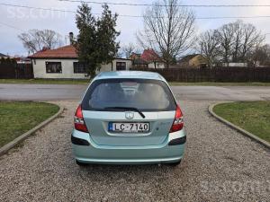 Honda Jazz 2002 in Ventspils, with an engine capacity of 1.30 L and mileage of 257 thousand km for 1250 €, photo 8 on AUTOMOTO.COM.LV