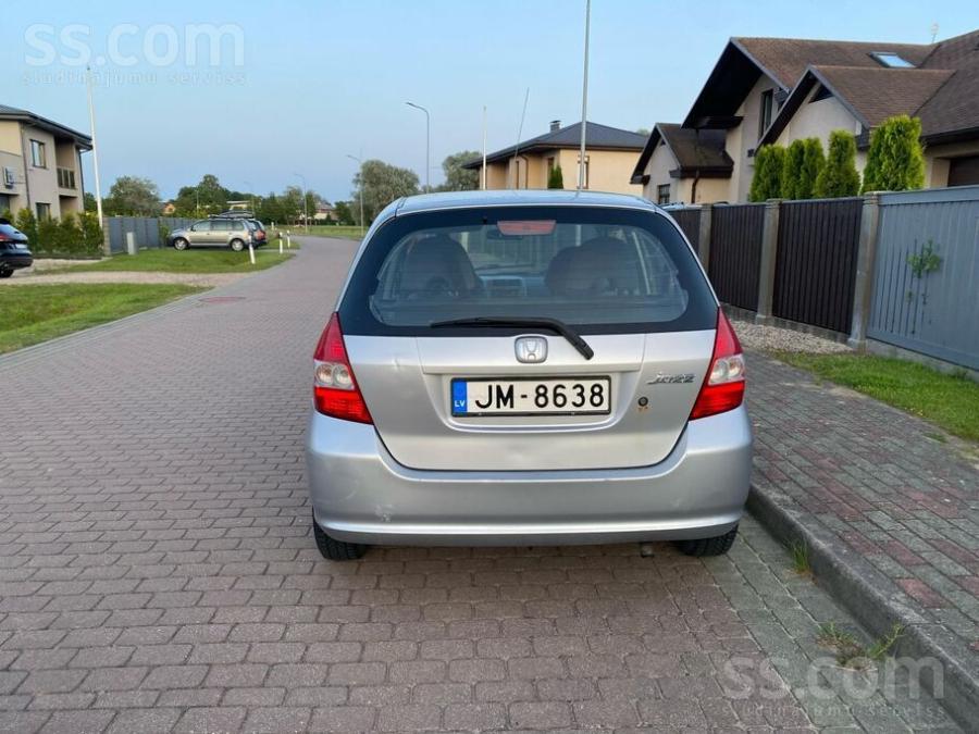 Honda Jazz 2003 Rīga, ar dzinēja tilpumu 1.40 L un nobraukumu 267 tūkst. km par 975 €, foto 3 vietnē AUTOMOTO.COM.LV