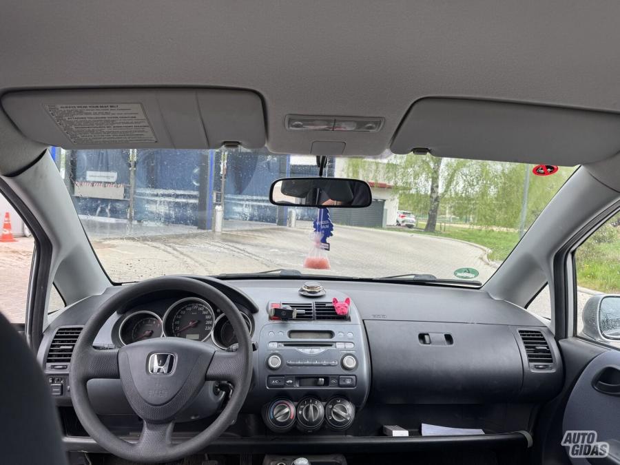 Honda Jazz 2003 in Vilnius, with an engine capacity of 1.30 L and mileage of 215 thousand km for 1150 €, photo 5 on AUTOMOTO.COM.LV