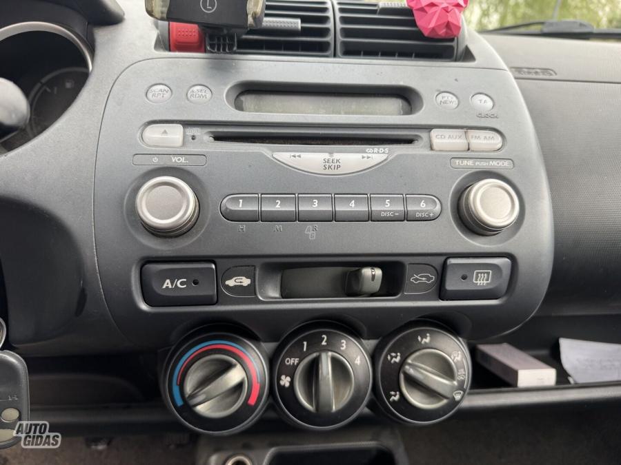 Honda Jazz 2003 in Vilnius, with an engine capacity of 1.30 L and mileage of 215 thousand km for 1150 €, photo 7 on AUTOMOTO.COM.LV