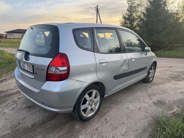 Honda Jazz 2003 Viļņa, ar dzinēja tilpumu 1.30 L un nobraukumu 199 tūkst. km par 1100 €, foto 6 vietnē AUTOMOTO.COM.LV