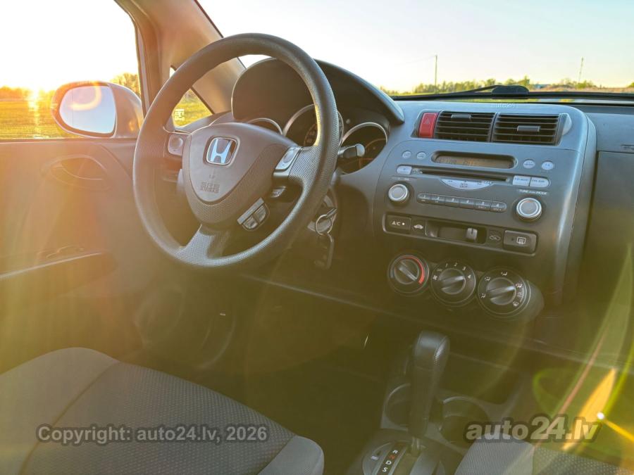 Honda Jazz 2003 Tallina, ar dzinēja tilpumu 1.30 L un nobraukumu 180 tūkst. km par 2000 €, foto 12 vietnē AUTOMOTO.COM.LV