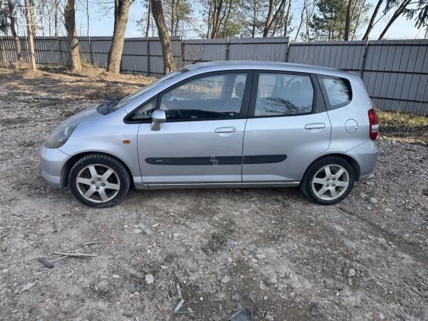 Honda Jazz 2004 in Vilnius, with an engine capacity of 1.30 L and mileage of 191 thousand km for 1250 €, photo 3 on AUTOMOTO.COM.LV