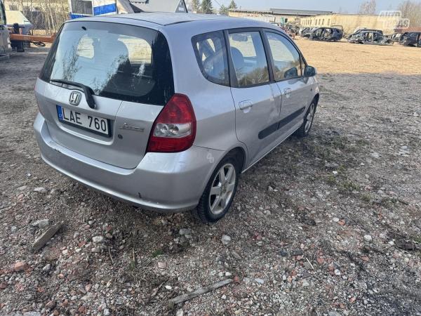 Honda Jazz 2004 in Vilnius, with an engine capacity of 1.30 L and mileage of 191 thousand km for 1250 €, photo 6 on AUTOMOTO.COM.LV