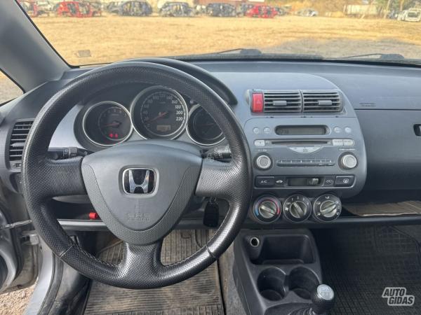Honda Jazz 2004 in Vilnius, with an engine capacity of 1.30 L and mileage of 191 thousand km for 1250 €, photo 10 on AUTOMOTO.COM.LV
