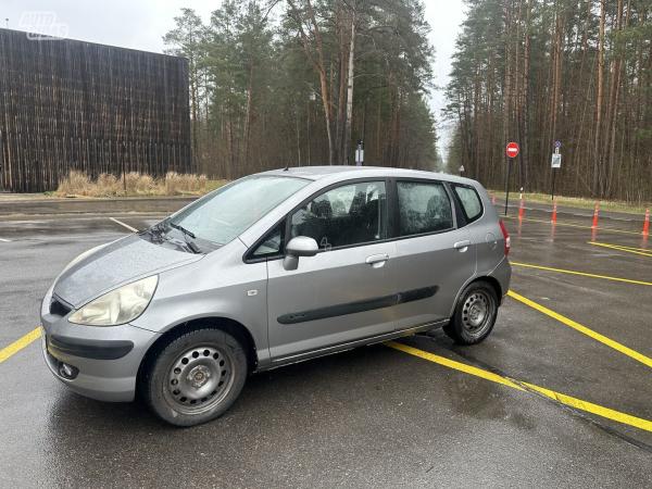 Honda Jazz 2004 in Vilnius, with an engine capacity of 1.30 L and mileage of 304 thousand km for 900 €, photo 3 on AUTOMOTO.COM.LV