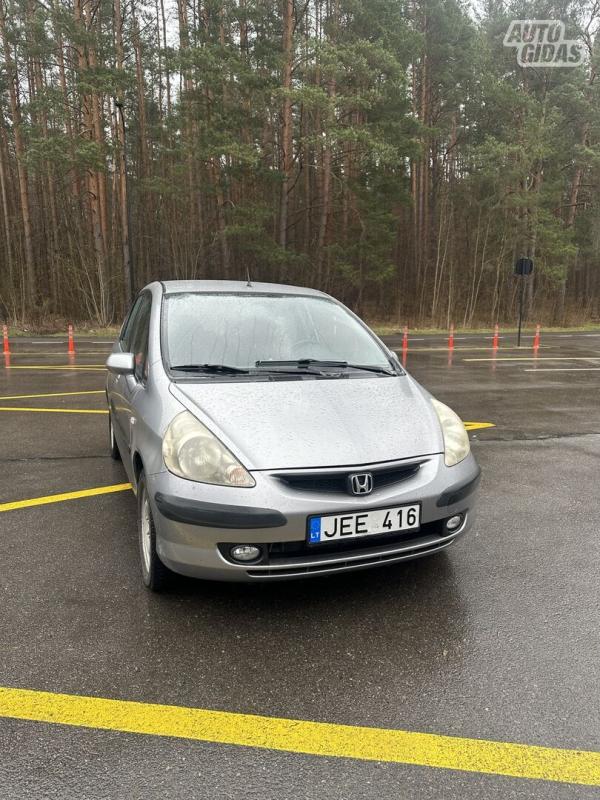 Honda Jazz 2004 in Vilnius, with an engine capacity of 1.30 L and mileage of 304 thousand km for 900 €, photo 4 on AUTOMOTO.COM.LV