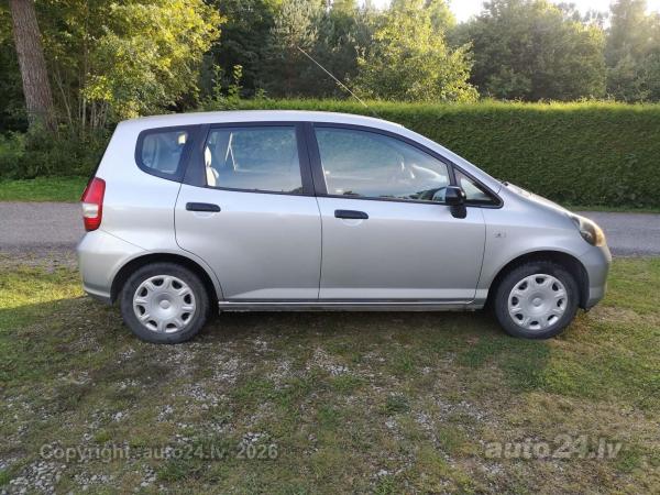 Honda Jazz 2004 in Parnu, with an engine capacity of 1.20 L and mileage of 266 thousand km for 650 €, photo 6 on AUTOMOTO.COM.LV