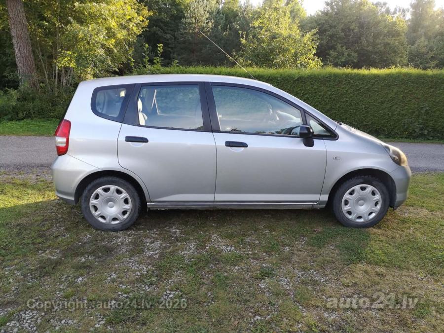 Honda Jazz 2004 in Parnu, with an engine capacity of 1.20 L and mileage of 266 thousand km for 650 €, photo 6 on AUTOMOTO.COM.LV