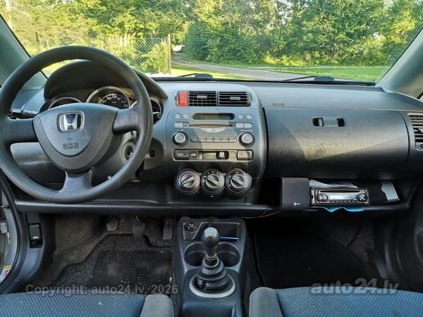 Honda Jazz 2004 in Parnu, with an engine capacity of 1.20 L and mileage of 266 thousand km for 650 €, photo 8 on AUTOMOTO.COM.LV