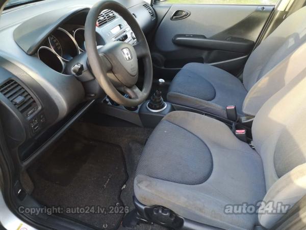Honda Jazz 2004 in Parnu, with an engine capacity of 1.20 L and mileage of 266 thousand km for 650 €, photo 10 on AUTOMOTO.COM.LV
