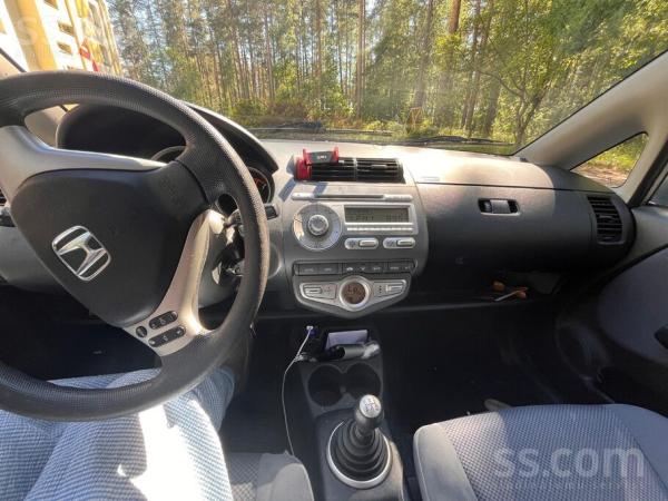 Honda Jazz 2005 Rīga, ar dzinēja tilpumu 1.40 L un nobraukumu 188 tūkst. km par 820 €, foto 6 vietnē AUTOMOTO.COM.LV