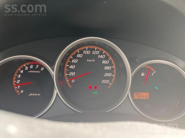Honda Jazz 2005 Rīga, ar dzinēja tilpumu 1.40 L un nobraukumu 188 tūkst. km par 820 €, foto 7 vietnē AUTOMOTO.COM.LV