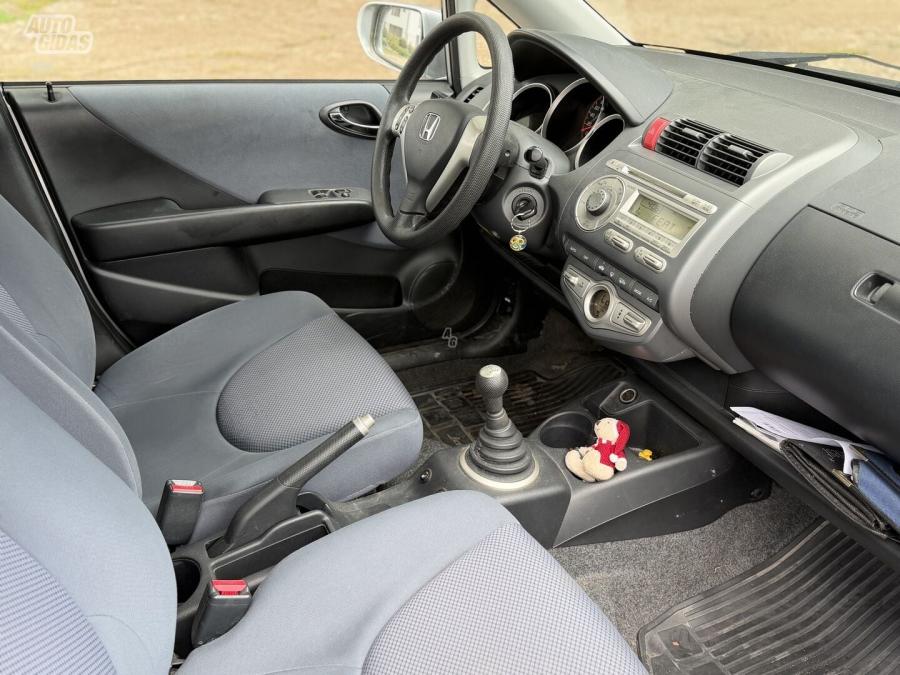 Honda Jazz 2005 Kauņa, ar dzinēja tilpumu 1.30 L un nobraukumu 84 tūkst. km par 2500 €, foto 7 vietnē AUTOMOTO.COM.LV