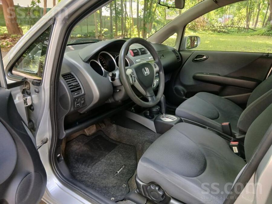 Honda Jazz 2006 in Riga, with an engine capacity of 1.40 L and mileage of 217 thousand km for 2200 €, photo 9 on AUTOMOTO.COM.LV