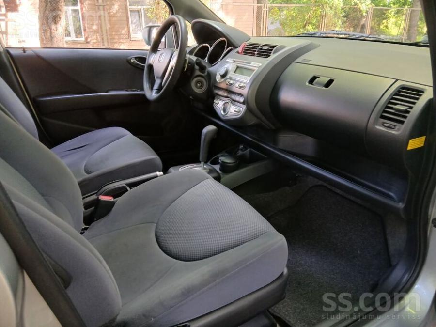 Honda Jazz 2006 in Riga, with an engine capacity of 1.40 L and mileage of 217 thousand km for 2200 €, photo 10 on AUTOMOTO.COM.LV