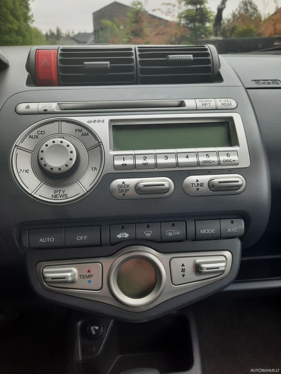 Honda Jazz 2007 in Vilnius, with an engine capacity of 1.30 L and mileage of 144 thousand km for 2400 €, photo 5 on AUTOMOTO.COM.LV