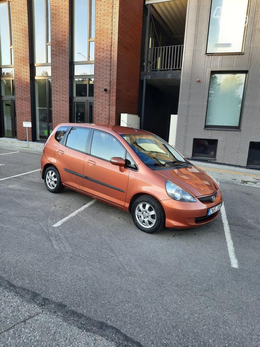 Honda Jazz 2007 in Vilnius, with an engine capacity of 1.30 L and mileage of 289 thousand km for 2400 €, photo 6 on AUTOMOTO.COM.LV
