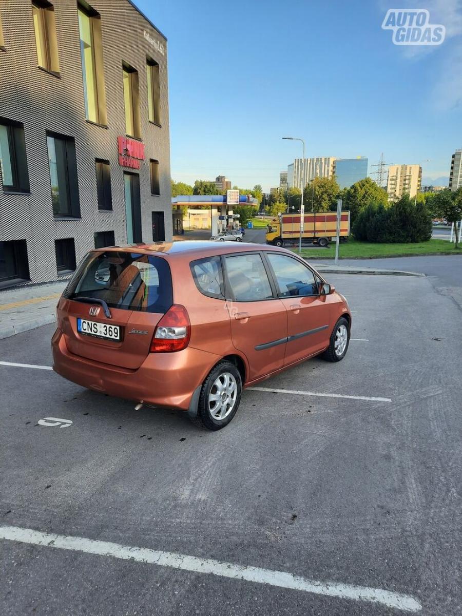 Honda Jazz 2007 in Vilnius, with an engine capacity of 1.30 L and mileage of 289 thousand km for 2400 €, photo 8 on AUTOMOTO.COM.LV
