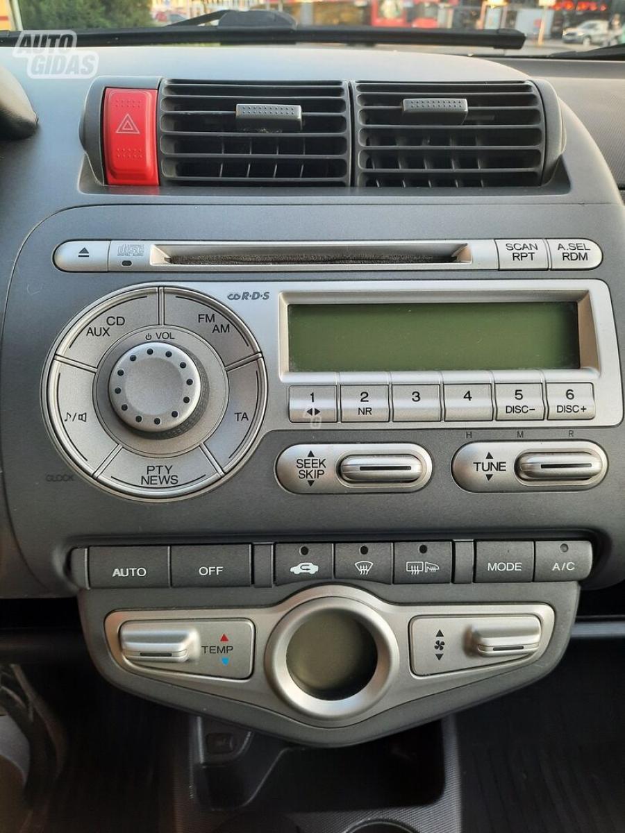 Honda Jazz 2007 in Vilnius, with an engine capacity of 1.30 L and mileage of 289 thousand km for 2400 €, photo 16 on AUTOMOTO.COM.LV
