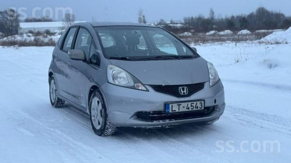 Honda Jazz 2009 Rīga, ar dzinēja tilpumu 1.40 L un nobraukumu 105 tūkst. km par 2400 €, foto 3 vietnē AUTOMOTO.COM.LV