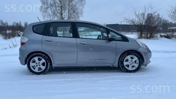 Honda Jazz 2009 Rīga, ar dzinēja tilpumu 1.40 L un nobraukumu 105 tūkst. km par 2400 €, foto 4 vietnē AUTOMOTO.COM.LV