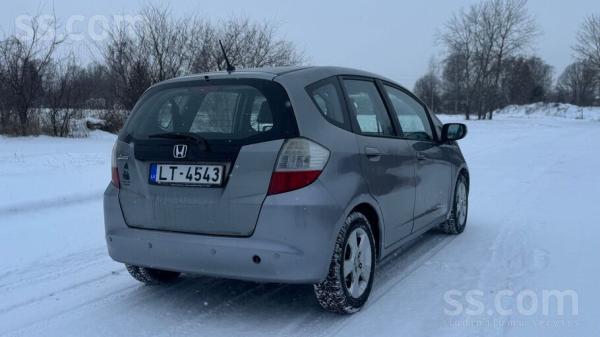 Honda Jazz 2009 Rīga, ar dzinēja tilpumu 1.40 L un nobraukumu 105 tūkst. km par 2400 €, foto 5 vietnē AUTOMOTO.COM.LV