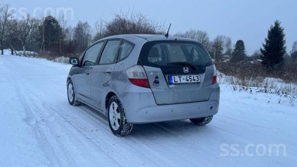 Honda Jazz 2009 Rīga, ar dzinēja tilpumu 1.40 L un nobraukumu 105 tūkst. km par 2400 €, foto 9 vietnē AUTOMOTO.COM.LV
