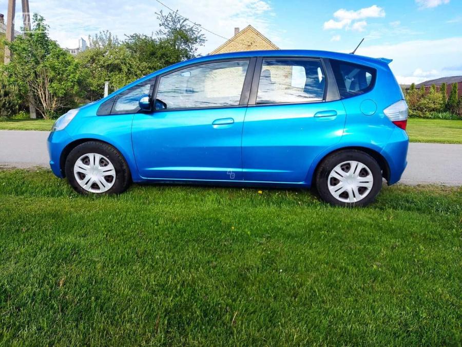 Honda Jazz 2009 in Vilnius, with an engine capacity of 1.30 L and mileage of 263 thousand km for 1900 €, photo 3 on AUTOMOTO.COM.LV