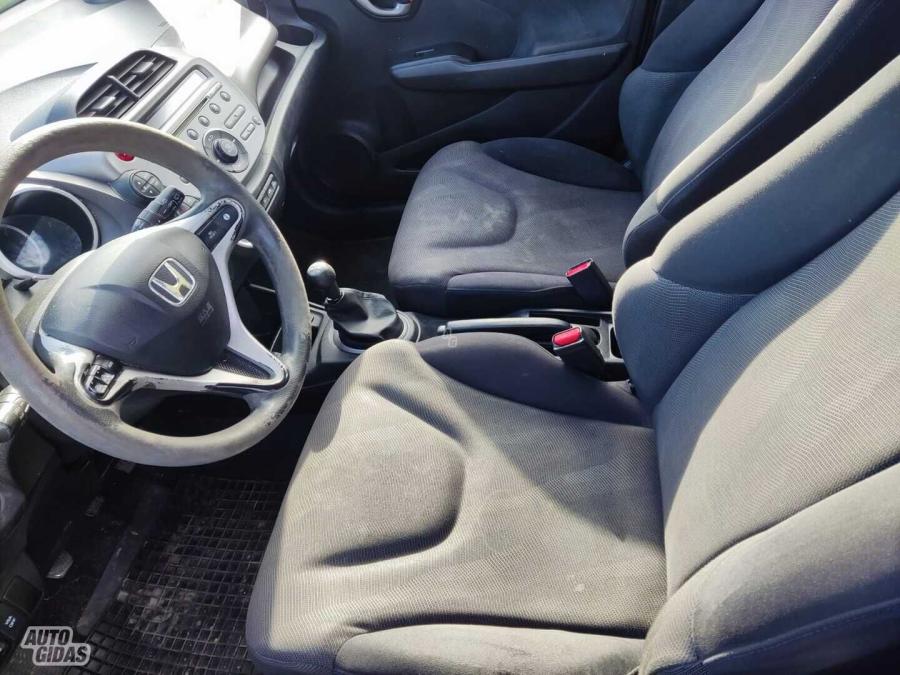 Honda Jazz 2009 in Vilnius, with an engine capacity of 1.30 L and mileage of 263 thousand km for 1900 €, photo 17 on AUTOMOTO.COM.LV
