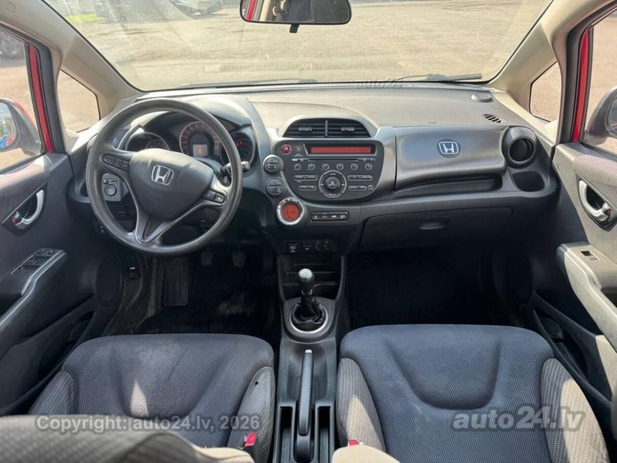 Honda Jazz 2012 in Narva, with an engine capacity of 1.30 L and mileage of 210 thousand km for 1400 €, photo 6 on AUTOMOTO.COM.LV