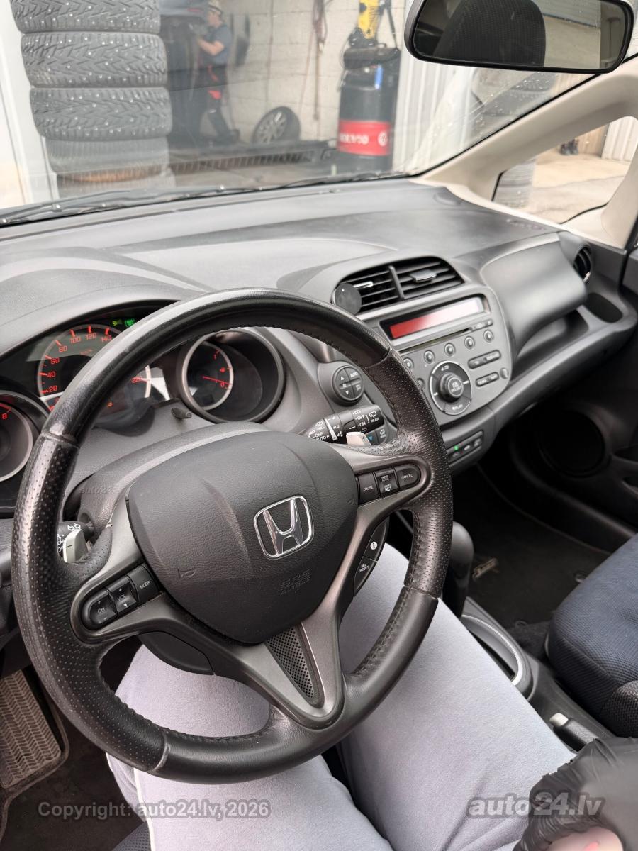 Honda Jazz 2012 in Tallinn, with an engine capacity of 1.30 L and mileage of 24 thousand km for 4000 €, photo 4 on AUTOMOTO.COM.LV