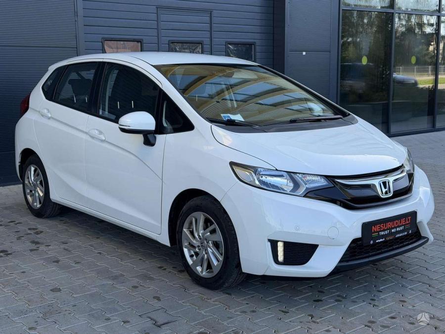 Honda Jazz 2016 in Vilnius, with an engine capacity of 1.32 L and mileage of 180 thousand km for 10999 €, photo 6 on AUTOMOTO.COM.LV