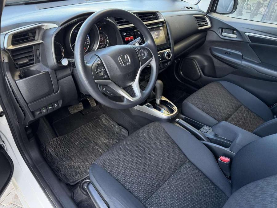 Honda Jazz 2016 in Vilnius, with an engine capacity of 1.32 L and mileage of 180 thousand km for 10999 €, photo 9 on AUTOMOTO.COM.LV