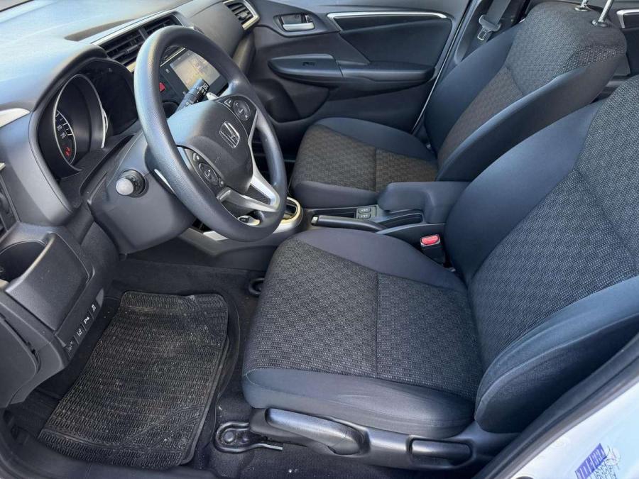 Honda Jazz 2016 in Vilnius, with an engine capacity of 1.32 L and mileage of 180 thousand km for 10999 €, photo 10 on AUTOMOTO.COM.LV