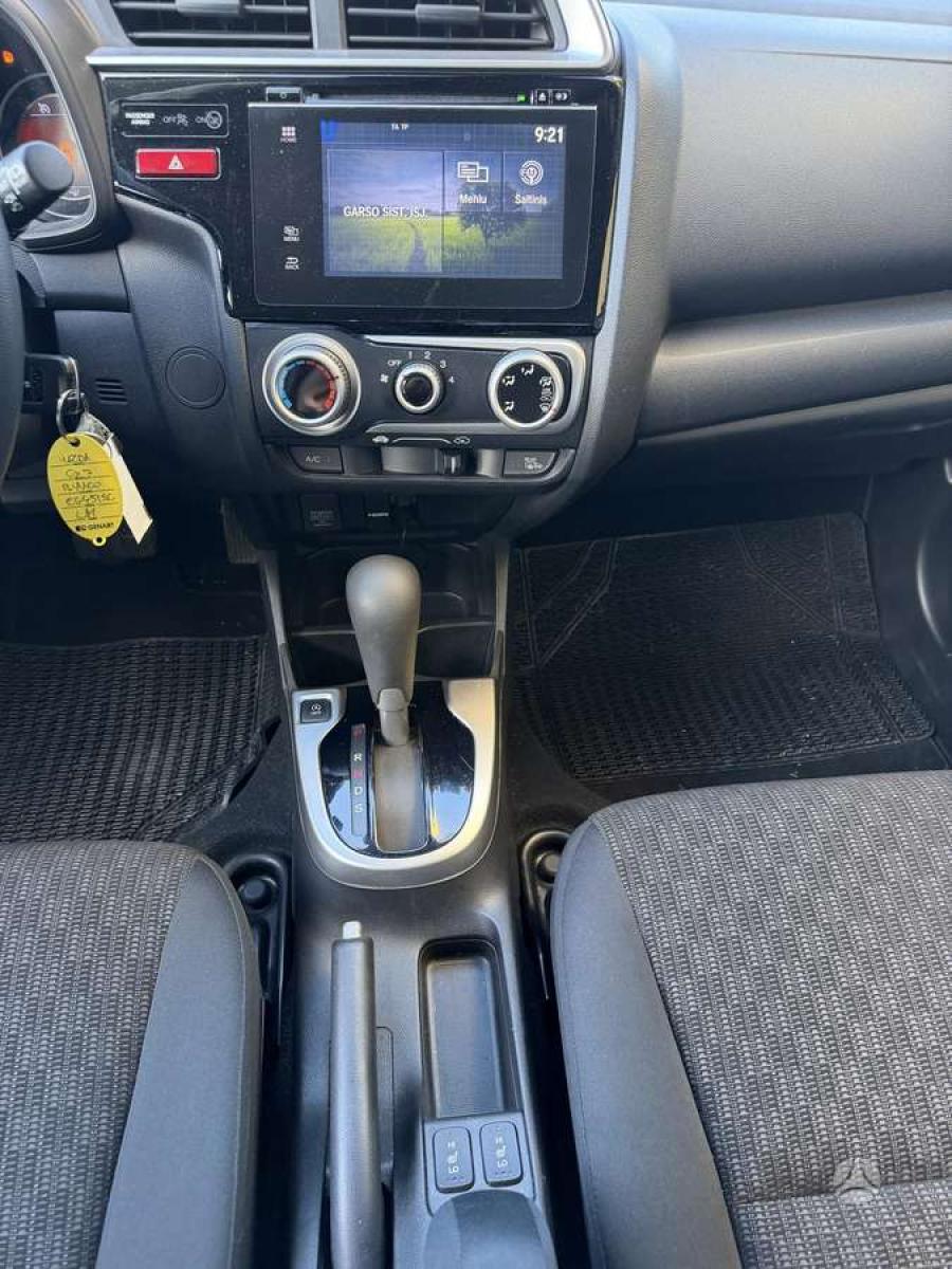Honda Jazz 2016 in Vilnius, with an engine capacity of 1.32 L and mileage of 180 thousand km for 10999 €, photo 12 on AUTOMOTO.COM.LV