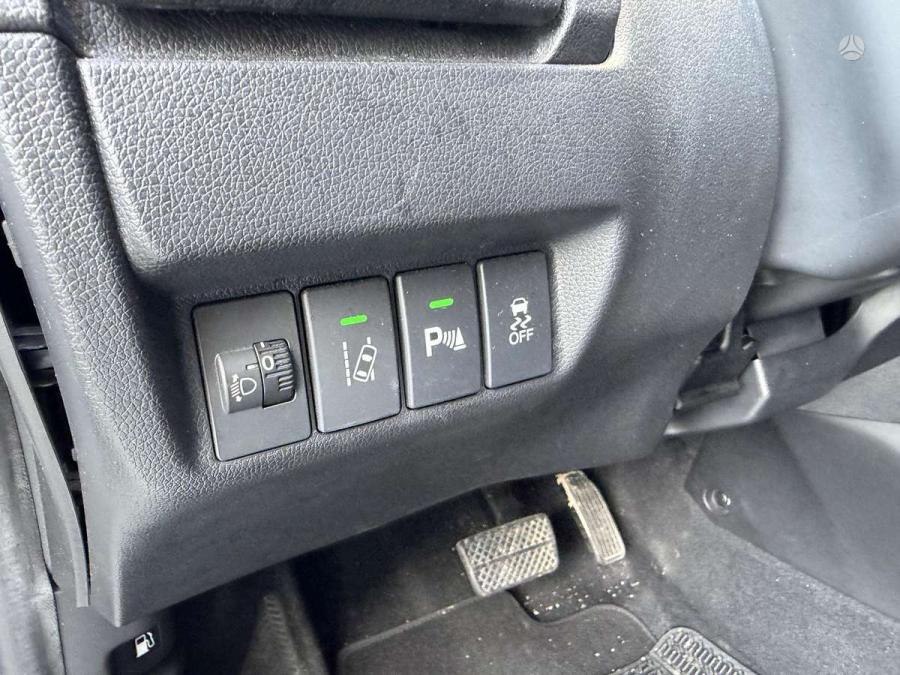 Honda Jazz 2016 in Vilnius, with an engine capacity of 1.32 L and mileage of 180 thousand km for 10999 €, photo 15 on AUTOMOTO.COM.LV