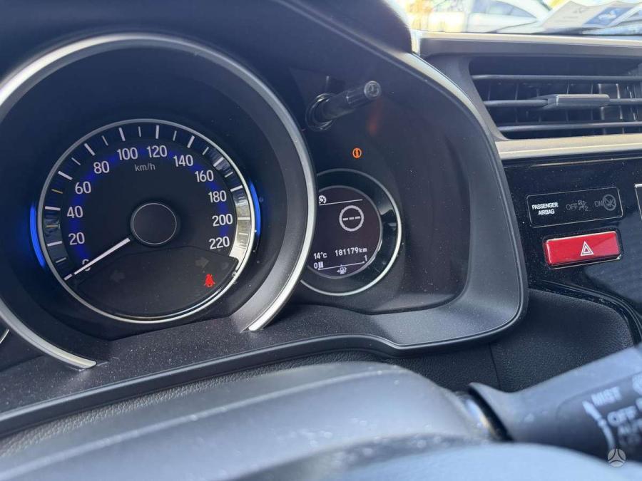 Honda Jazz 2016 in Vilnius, with an engine capacity of 1.32 L and mileage of 180 thousand km for 10999 €, photo 20 on AUTOMOTO.COM.LV