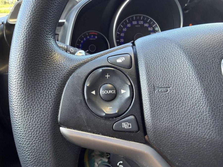 Honda Jazz 2016 in Vilnius, with an engine capacity of 1.32 L and mileage of 180 thousand km for 10999 €, photo 25 on AUTOMOTO.COM.LV