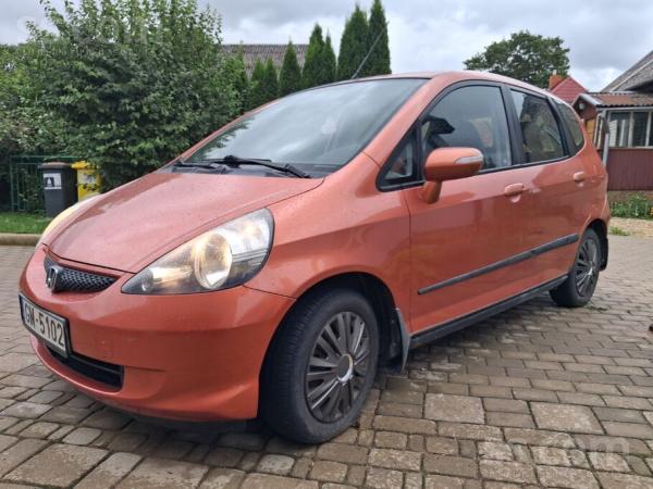 Orange Honda Jazz 2007 in Saldus, with an engine capacity of 1.40 L and mileage of 191 thousand km for 1450 €, photo 1 on AUTOMOTO.COM.LV
