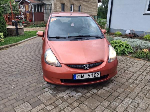 Orange Honda Jazz 2007 in Saldus, with an engine capacity of 1.40 L and mileage of 191 thousand km for 1450 €, photo 2 on AUTOMOTO.COM.LV