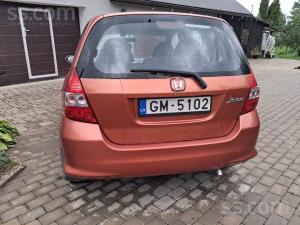 Orange Honda Jazz 2007 in Saldus, with an engine capacity of 1.40 L and mileage of 191 thousand km for 1450 €, photo 4 on AUTOMOTO.COM.LV