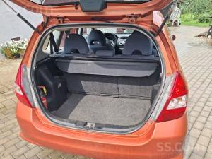 Orange Honda Jazz 2007 in Saldus, with an engine capacity of 1.40 L and mileage of 191 thousand km for 1450 €, photo 6 on AUTOMOTO.COM.LV