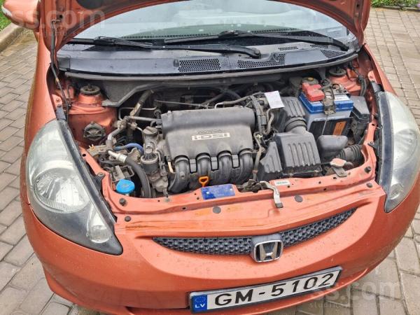 Orange Honda Jazz 2007 in Saldus, with an engine capacity of 1.40 L and mileage of 191 thousand km for 1450 €, photo 6 on AUTOMOTO.COM.LV