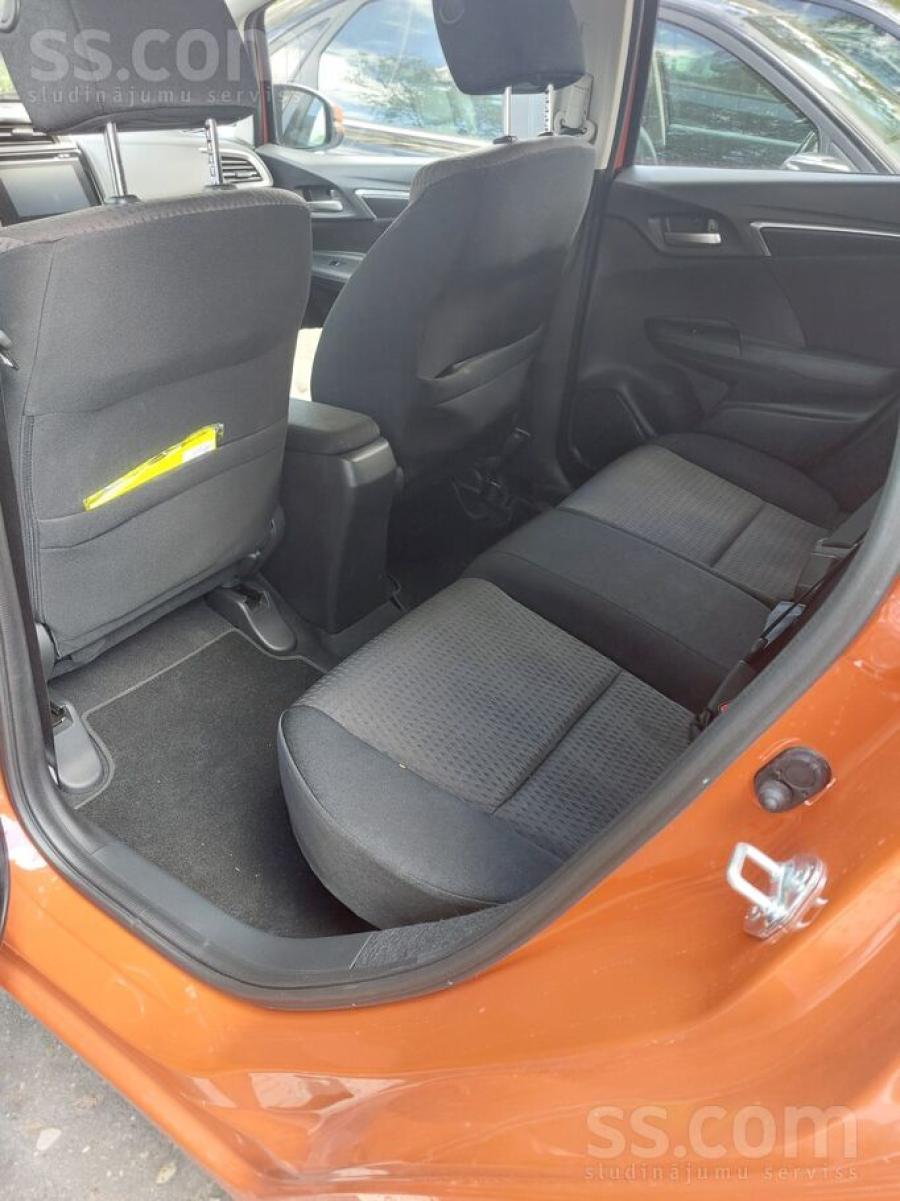 Orange Honda Jazz 2019 in Riga, with an engine capacity of 1.30 L and mileage of 8 thousand km for 2100 €, photo 6 on AUTOMOTO.COM.LV